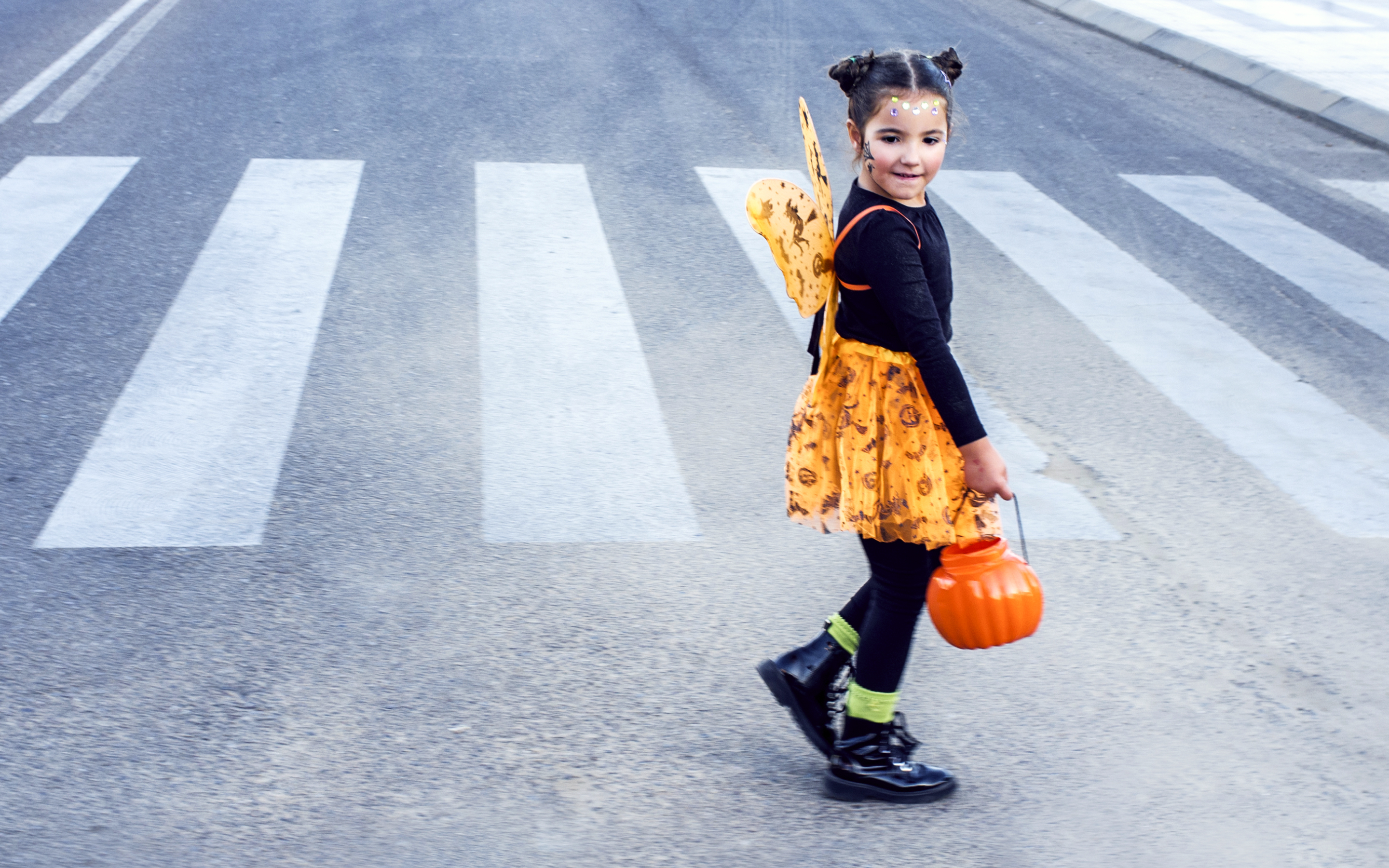 Halloween Road Safety: A Guide to Keeping Pedestrians & Drivers Safe