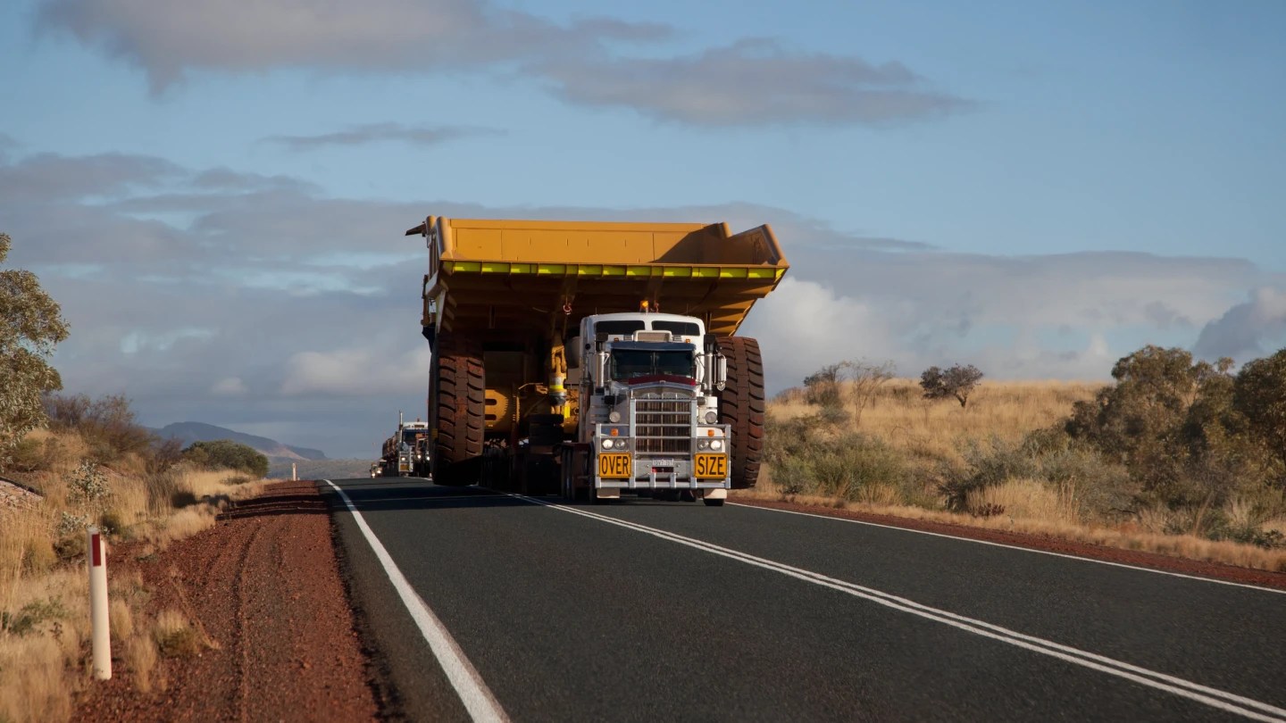 Heavy-Haul Freight 101: Moving Massive Loads with Motive